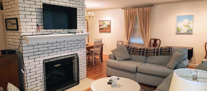 Spacious Mid-term Rental Near Downtown Annapolis - Annapolis, MD