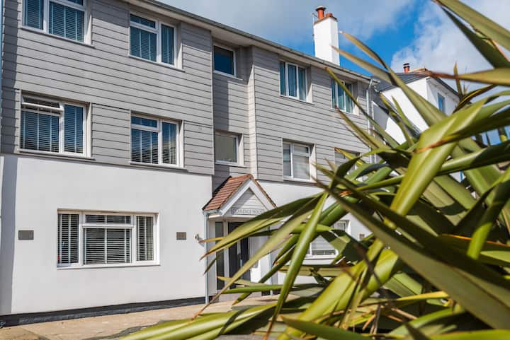 4 Clarence House - Dartmouth