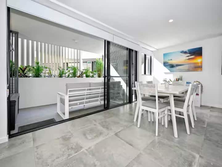 Spacious Family Stay Near Coolum Beach - Coolum Beach