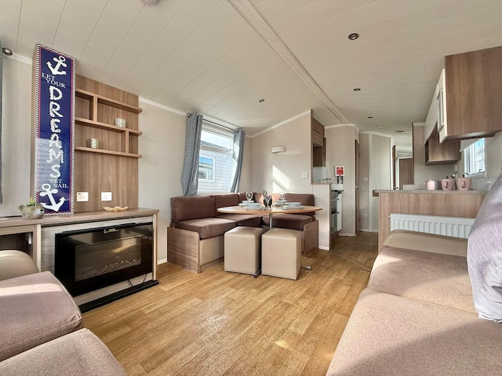 Dog-friendly Caravan At Bowland Fell, Ref 93015w - Settle