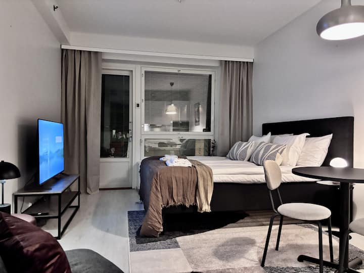 Borg Areena | Stylish Studio · Balcony · Queen Bed - Tampere