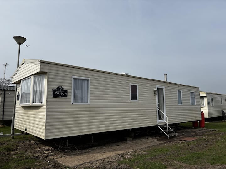 Dog Friendly Caravan At New Beach Ref 66058nb - Hythe Beach