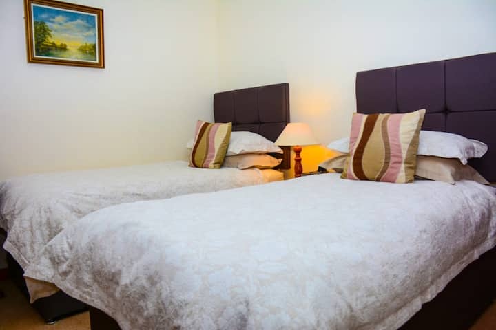 Twin Room At Clarke Cottage Guest House - Dunfermline