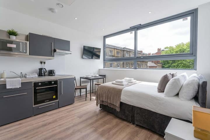 Modern & Bright Central Sheffield Studio W Views - 셰필드