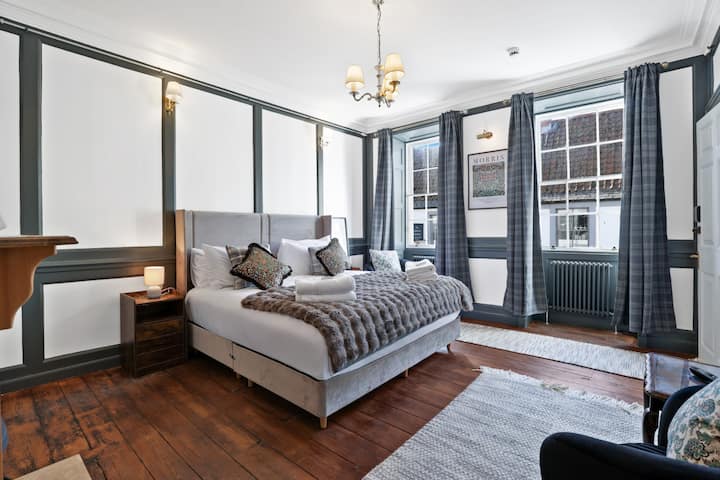 The Library @ The Merchants - North East Escapes - Berwick-upon-Tweed