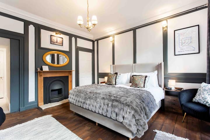 The Library @ The Merchants - North East Escapes - Berwick-upon-Tweed