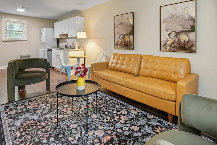 Cute Vintage Apartment, Walkable Easy Access - North Charleston