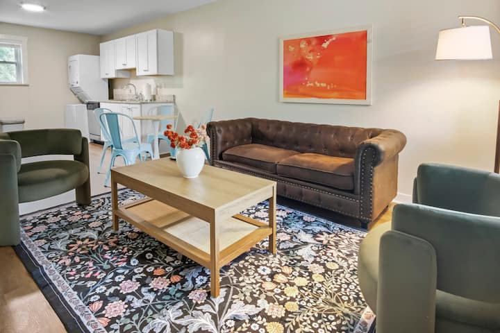 Cozy Vintage Apartment In Convenient Location - North Charleston, SC