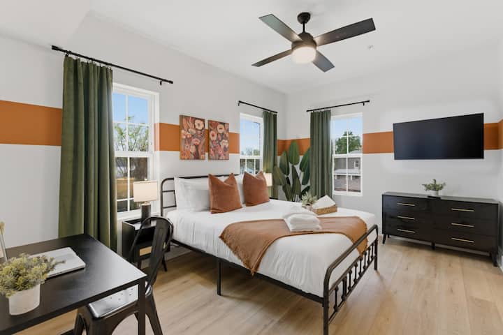Stylish Downtown Loft + Patio+rooftop - W/d + Wifi - Murfreesboro, TN