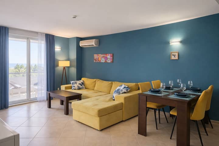 Sunny Apartment W/ Pool • 5 Min To Beach - Varna