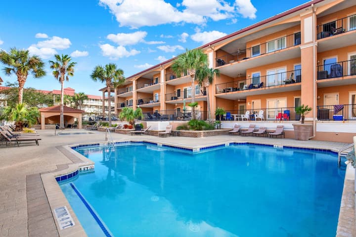 Charming Tybee Island Escape | Heated Pool Access - Tybee Island, GA