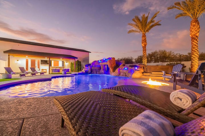Hózhó Desert Palms | Pool | Water Slide | Theatre - Scottsdale, AZ