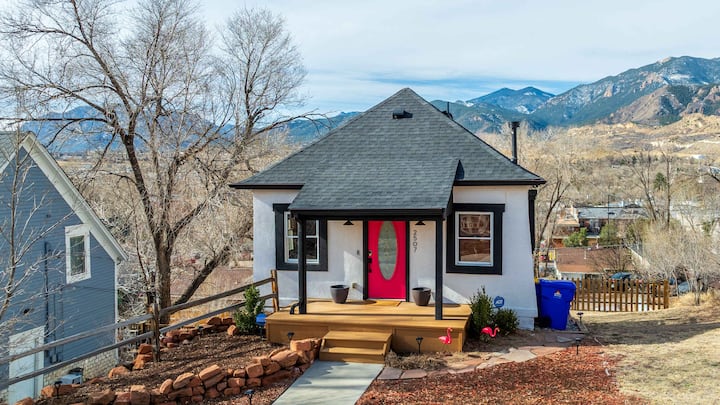 Walkable Occ Stay W/ Pikes Peak Views - Manitou Springs, CO