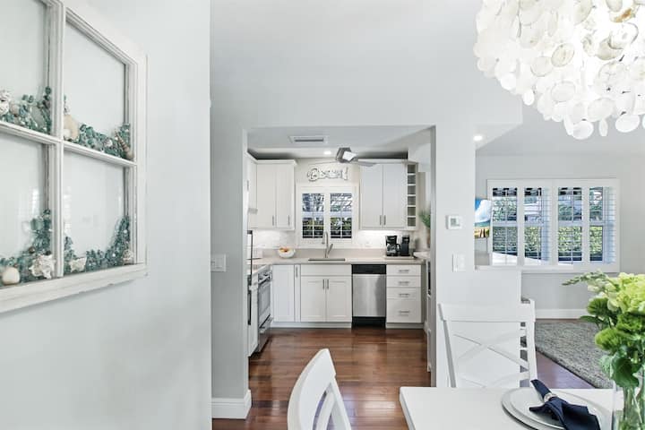 Delray Breezes !New! Walk To Beach & The Ave! - Delray Beach, FL
