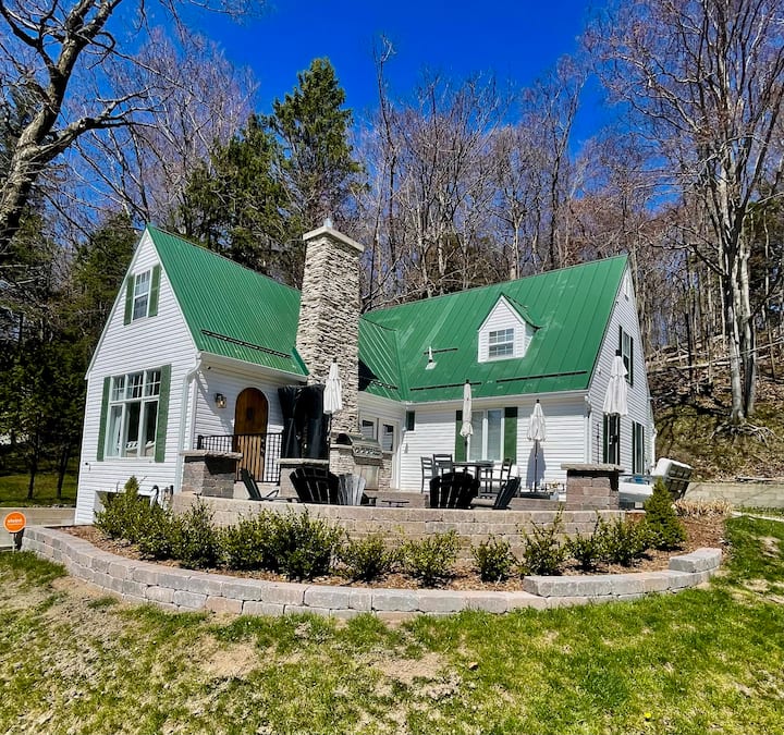 New!  The Frankfort Beach Retreat - Gorgeous! - Frankfort