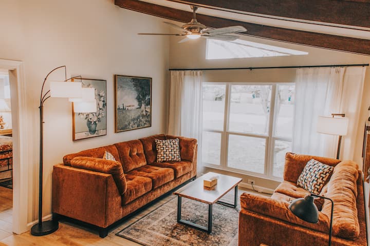 Serene Haven 3br 2ba With 5 Beds - Port Arthur, TX