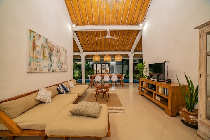 4br Villa W/ Private Pool & Garden View - Seminyak