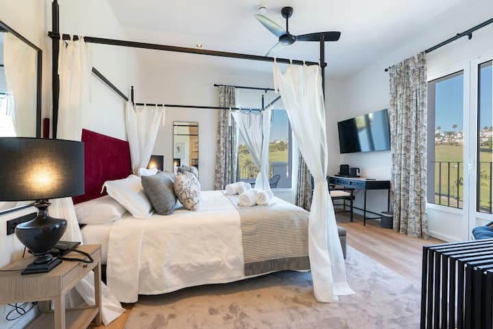 Habitación Superior Con Terraza Y Vistas - Estepona