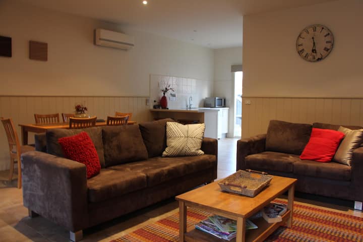 River Rock Cottage Centrally Located And Dog Frie - Mount Buller