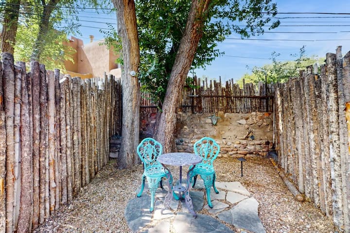 Casita Tesoro: Studio Casita W/ Kitchen & Private - Santa Fe, NM
