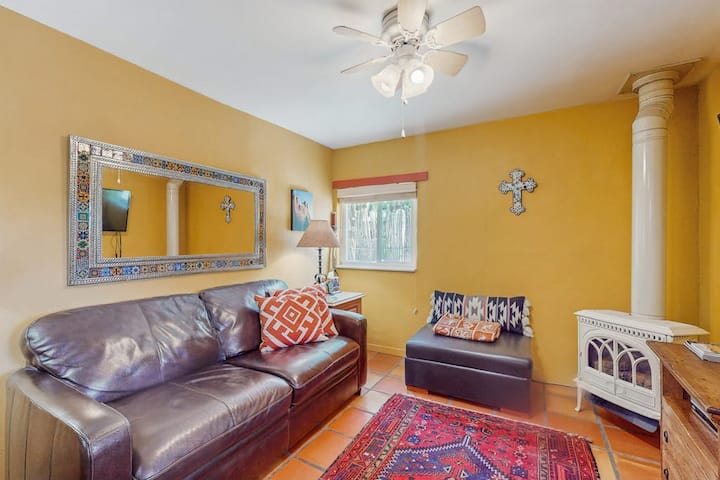 Dog-friendly Getaway With A Gas Fireplace, Full Ki - Taos, NM
