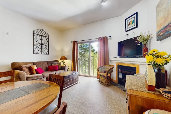 Fantastic Condo Close To Skiing With Fireplace, Gy - Taos Ski Valley, NM