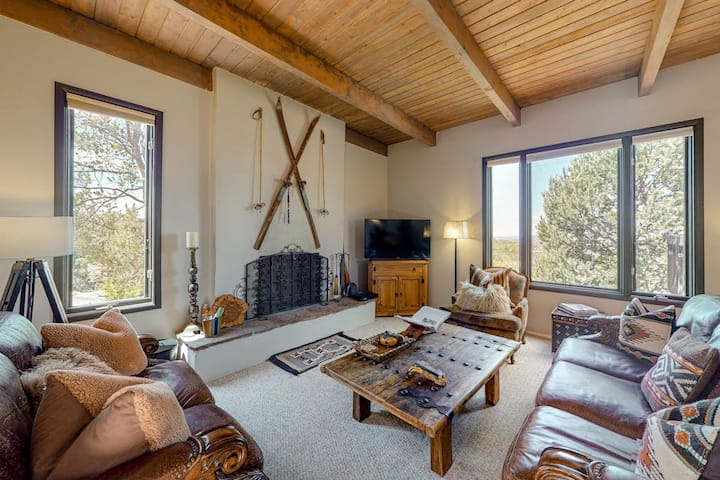 Mountain-view Getaway In Foothills With Fireplace - Santa Fe, NM
