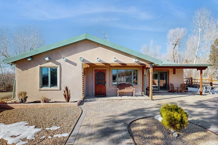 Remodeled Home With Spectacular View Of El Salto M - Arroyo Seco, NM
