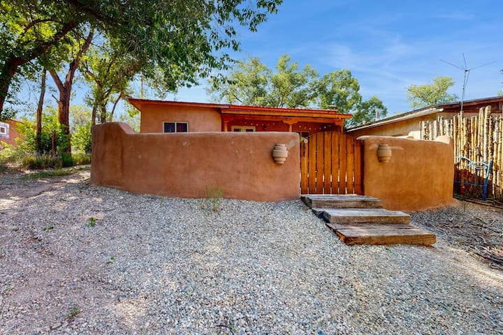 Two Sisters Adobe | Oasis + Steam | Walk To Plaza - Taos, NM
