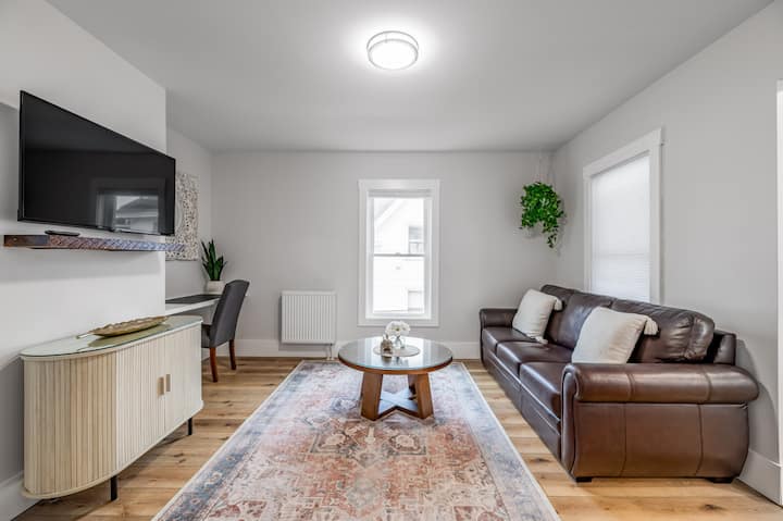 Stylish 1br|walk To Downtown Bangor|fast Wifi - Bangor, ME