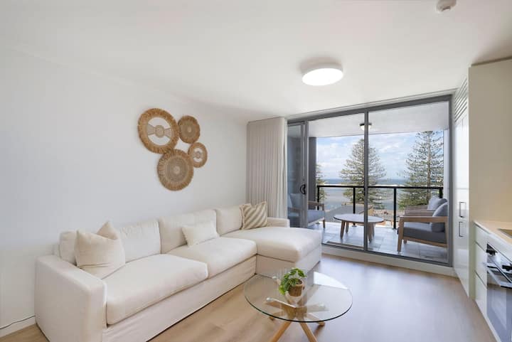 Waterfront, Pool, Balcony, Prime Location - The Entrance