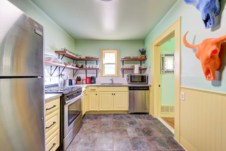 Canary Cottage-brighten Your Stay-central Nw Okc - Uptown Oklahoma City - Oklahoma City