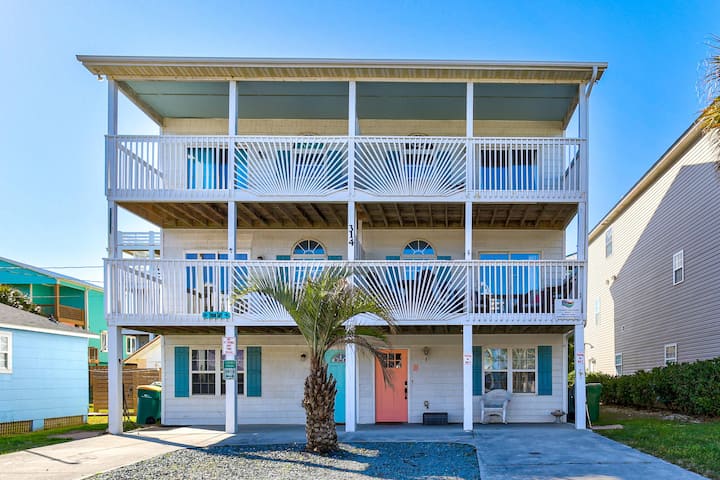 Happy As A Clam Lower: Pet Friendly, Beach Access - Kure Beach, NC