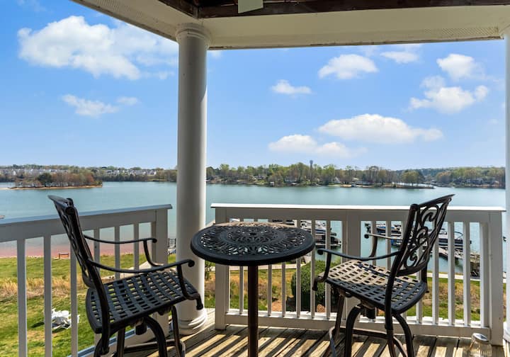 Lakeside Loft | Luxury Penthouse- Condo  Pool- - Mooresville, NC