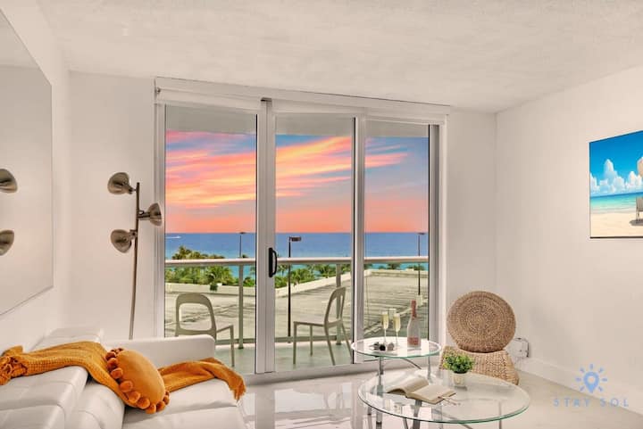 Balcony-beachfront Condo+ Gym - Hollywood