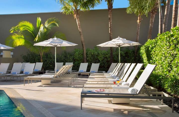 2 Family-friendly Suites, Outdoor Pool! - Fort Lauderdale, FL