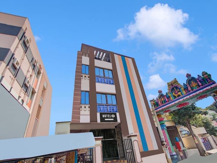 Hôtel O Adarsh Nagar Kavya Hospital - 維薩喀巴坦