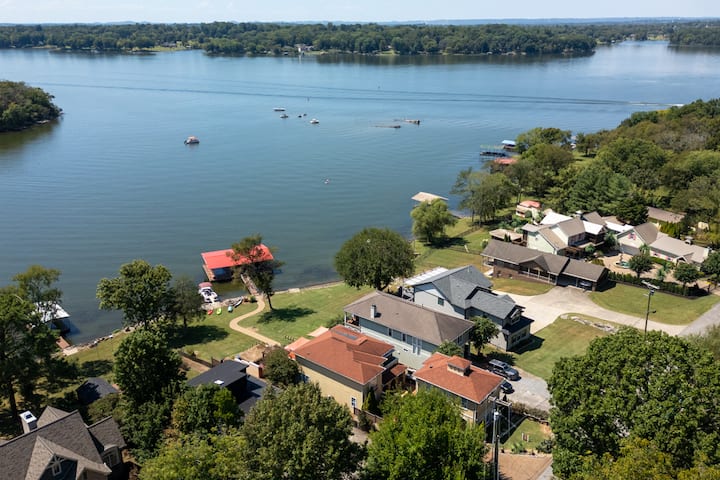 Lake Front Home/25 Min From Nashville/sleeps 12 - Mt. Juliet, TN