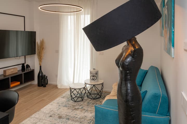 Black Lady- Ariom Apartments - Desenzano del Garda