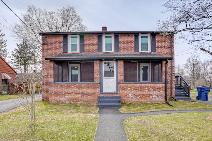 4 Mi To Waterfront: 2-unit Combo In Kingston! - 金斯頓