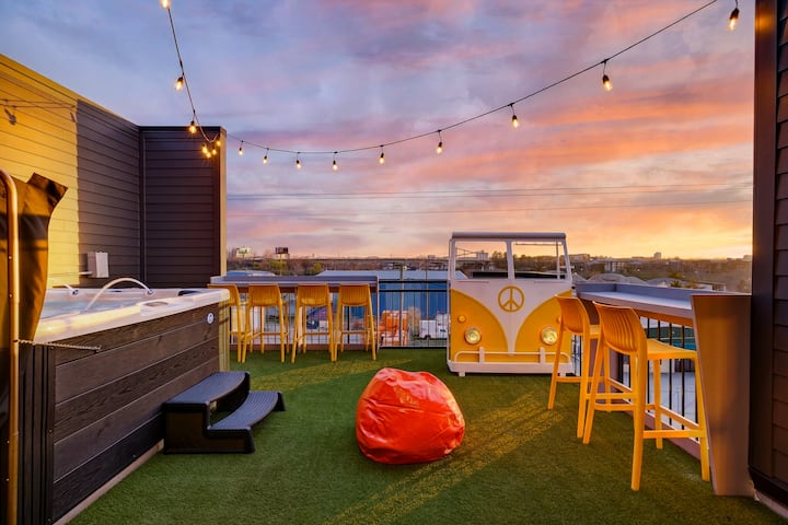 Sleeps 45 | 4 Homes | Rooftops • Hot Tub • Karaoke - Nashville, TN