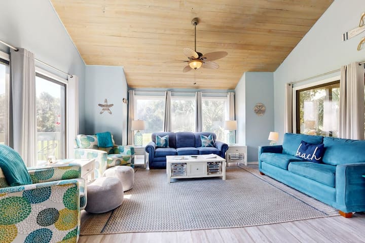 Spacious Cottage With Lagoon And Golf Course Views - Edisto Beach, SC