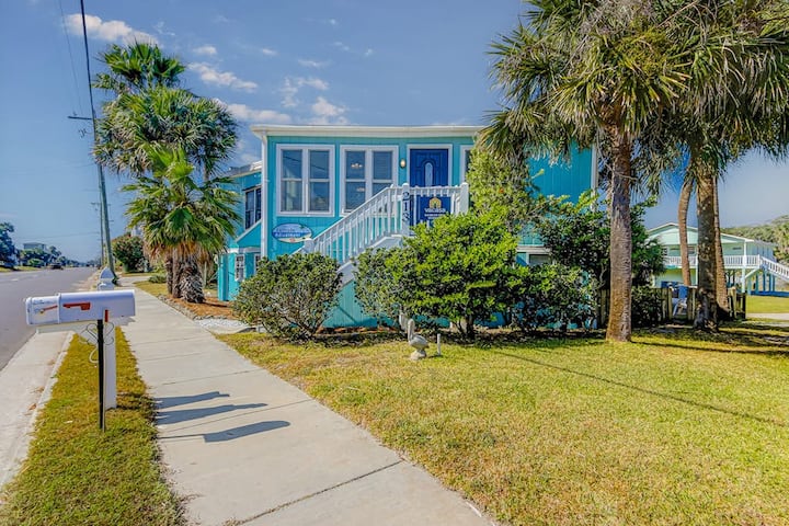 Sunny Beach House With Ocean View, Large Deck, Cen - Edisto Beach, SC
