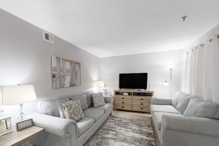 Gated Resort Condo With Beach Access, Pools, Hot T - Palmetto Dunes, SC