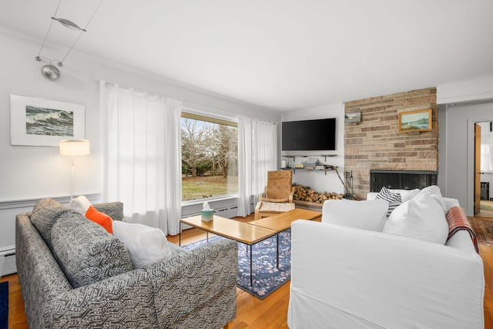 Relaxing Barnstable Getaway Close To The Beach - Barnstable, MA