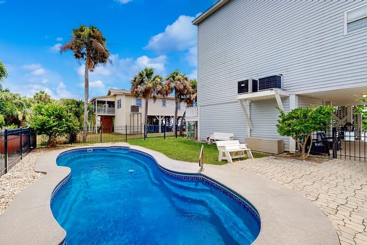 Dog-friendly House Across The Street From Beach W/ - Edisto, SC