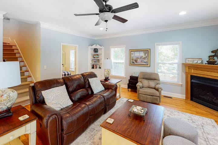 Sun-kissed Home With Ac, Fireplace & W/d - Short D - Edisto Beach State Park, Edisto Island
