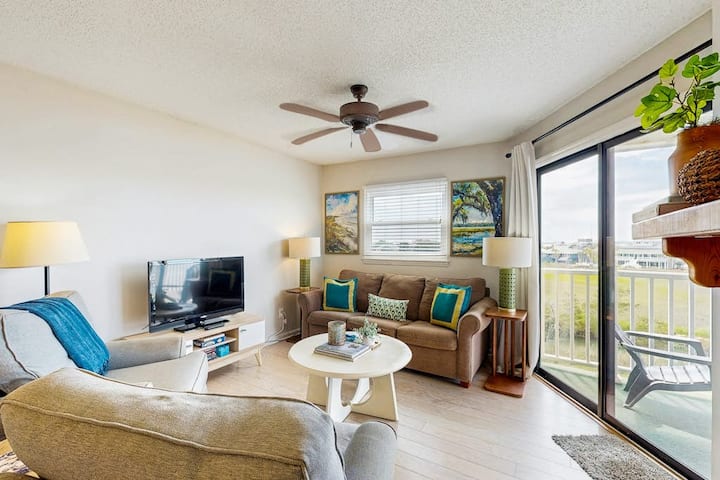 Spacious Third-floor Condo W/free Wifi, Shared Out - Edisto Beach, SC