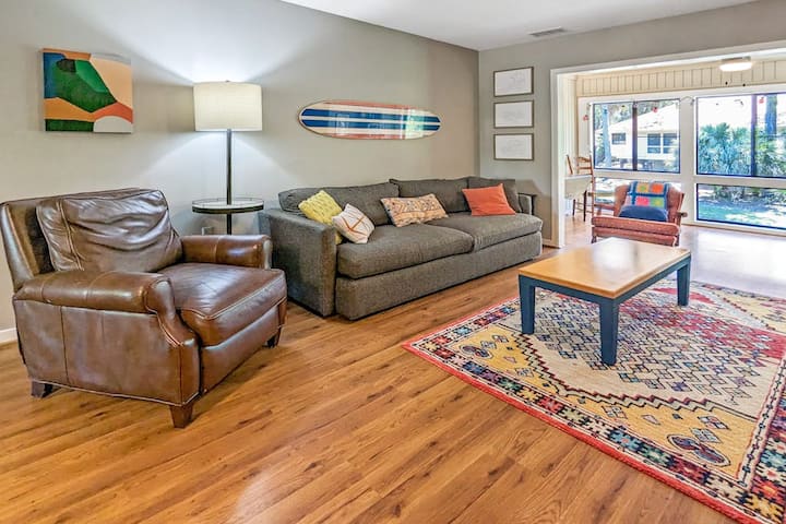 Vibrant, Waterfront Home With Free Wifi, Full Kitc - Edisto Beach, SC