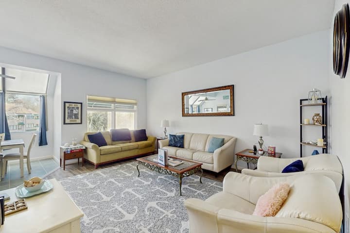 Lagoon Views, Shared Pool And Easy Access To Shelt - Hilton Head Island, SC